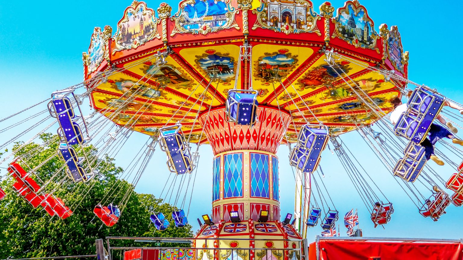 Roe Green Kingsbury's Spring Funfair - Irvin Leisure